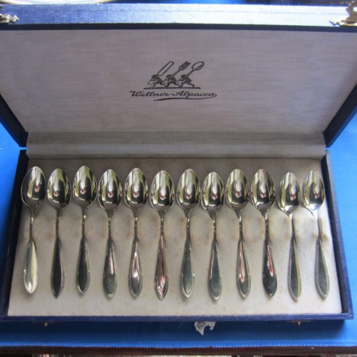 Wellner – cassette met 12 verzilverde lepeltjes – Kruithuis Antiek